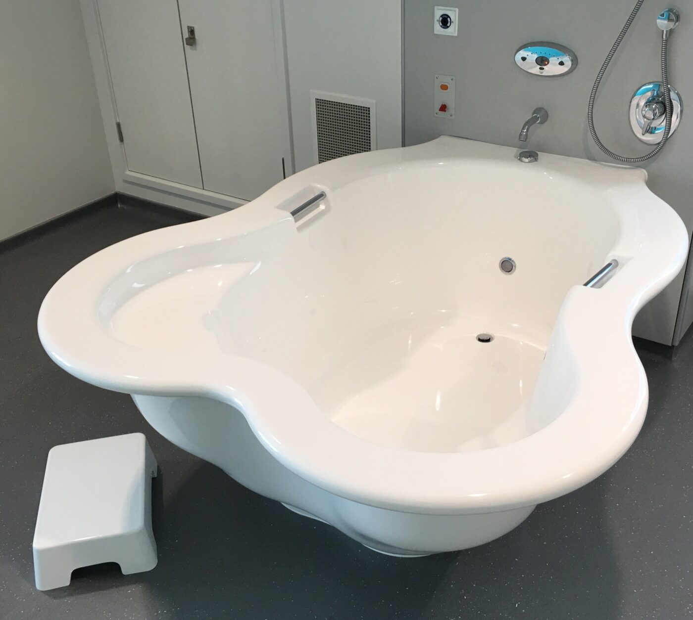 Award Winning Hospital Birth Pools from Active Birth Pools